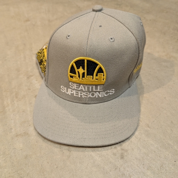 Mitchell & Ness | Accessories | Seattle Supersonics Mitchell Ness Gray ...